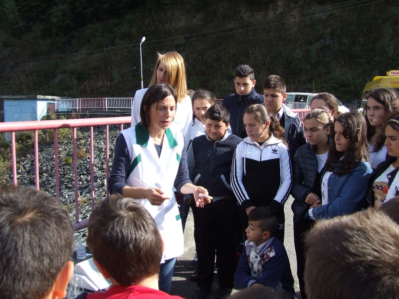 20 de elevi de la Şcoala Gimnazială din Lereşti în vizită la barajul ...