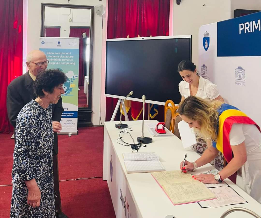 Primarița Elena Lasconi a oficiat o căsătorie cu lacrimi în ochi. Când ...