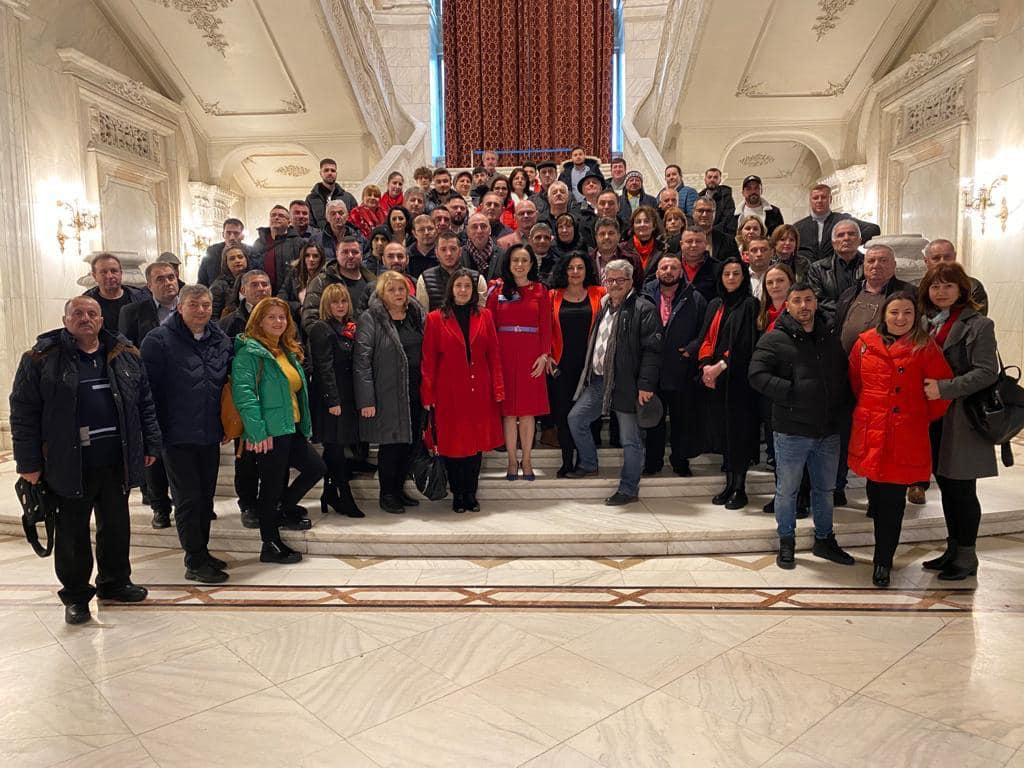 Câmpulungenii au vizitat Parlamentul României - Ziarul din Muscel