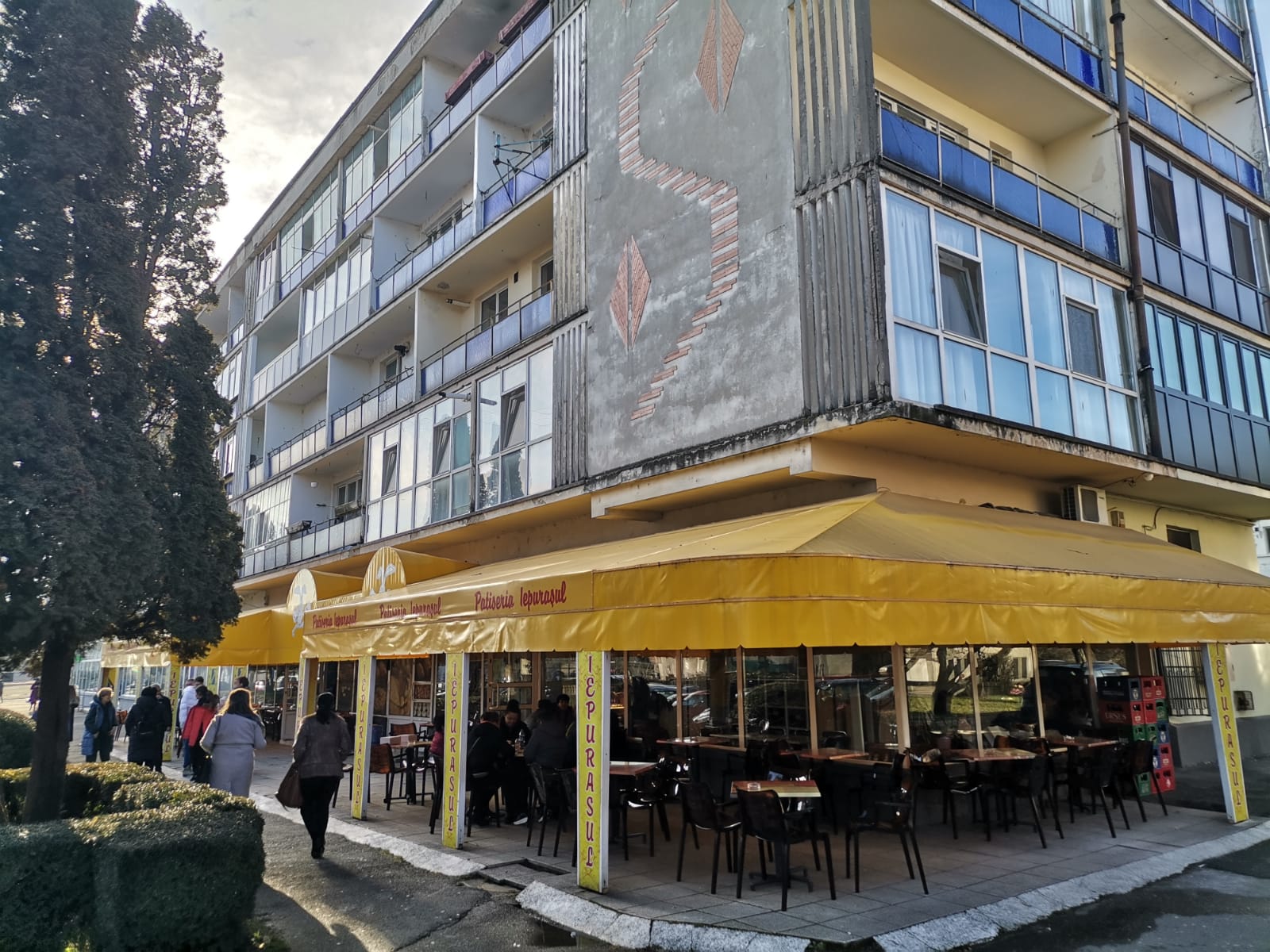 Există un loc în Câmpulung unde se stă la coadă ca pe vremea lui ...